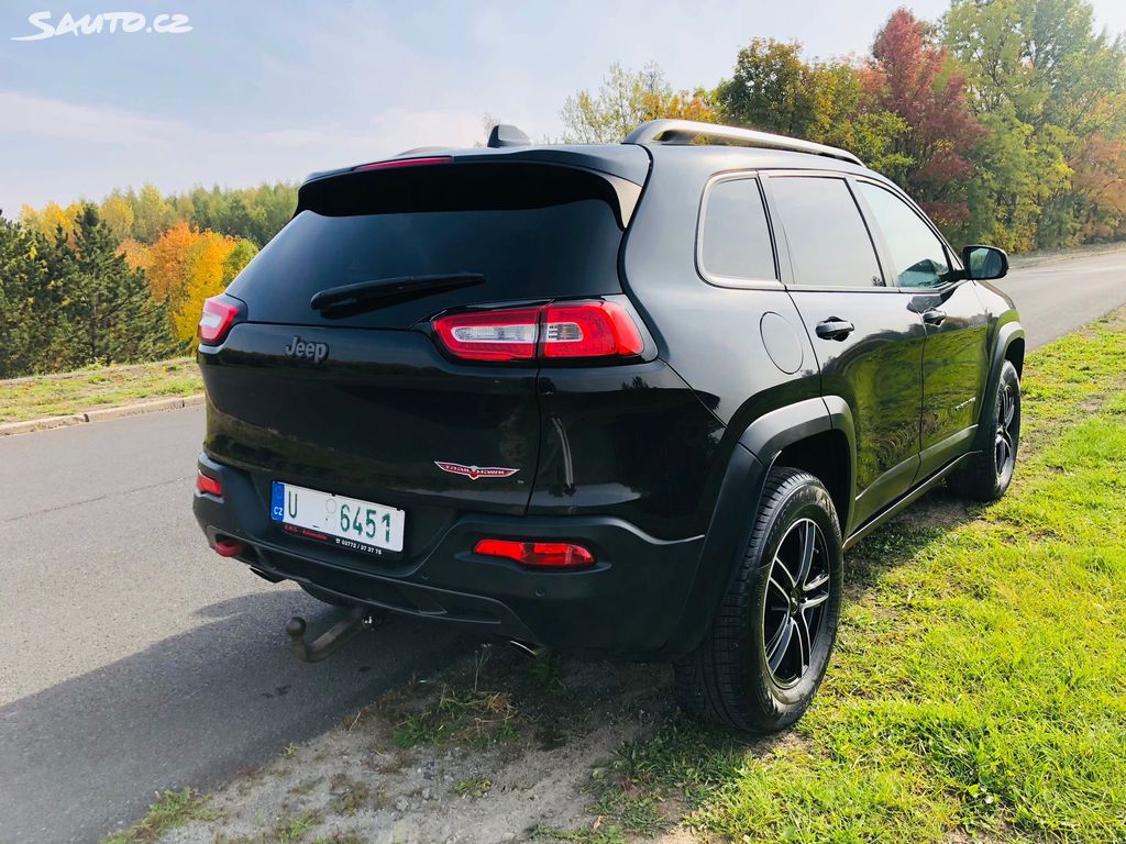 Jeep Cherokee Trail rated 3.2 W6 | Sauto.cz