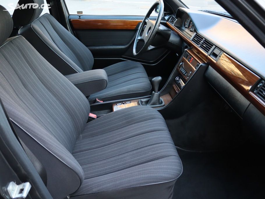 Mercedes-Benz 124 200E 90kW SEDAN 19 TIS KM!!! | Sauto.cz