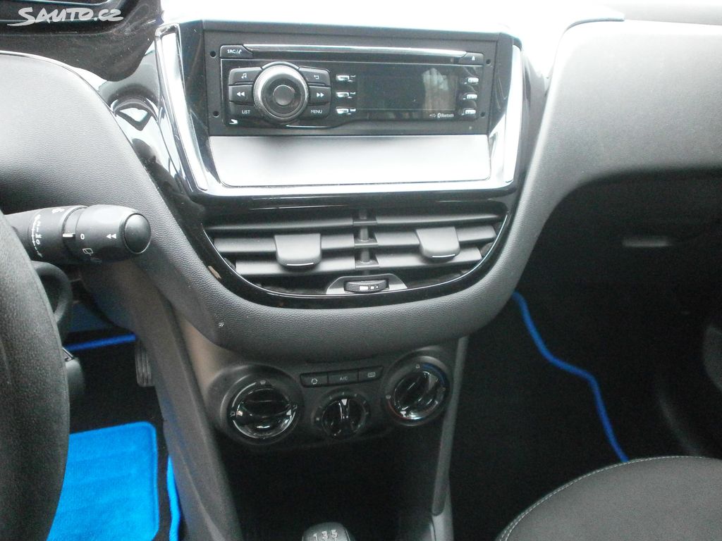 Peugeot 208 1.0i-klima,servisní kniha! | Sauto.cz