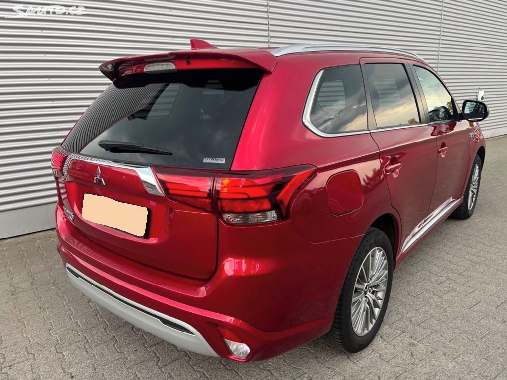 Mitsubishi Outlander 2.4 MIVEC PLUG-IN HYBRID 4WD | Sauto.cz