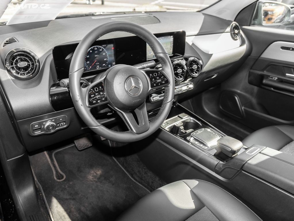 Mercedes-Benz GLA 180 *Kamera*MBUX*Navi*Led* | Sauto.cz