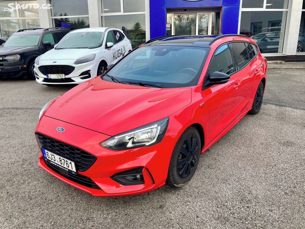 Ford Focus ! ST-Line Red & Black, ČR ! | Sauto.cz
