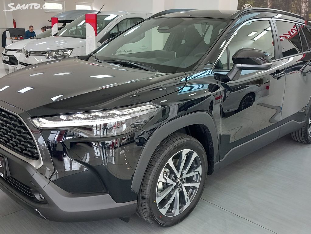 Toyota Corolla Cross 2,0 hybrid 4x4 Style | Sauto.cz