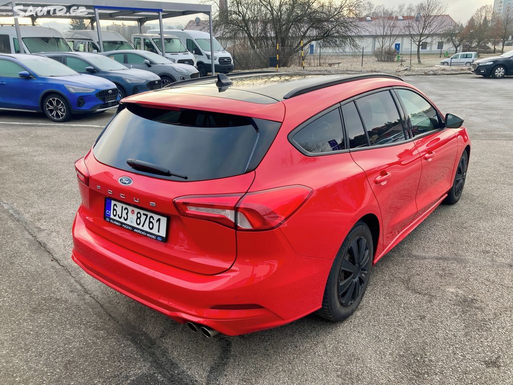 Ford Focus ! ST-Line Red & Black, ČR ! | Sauto.cz