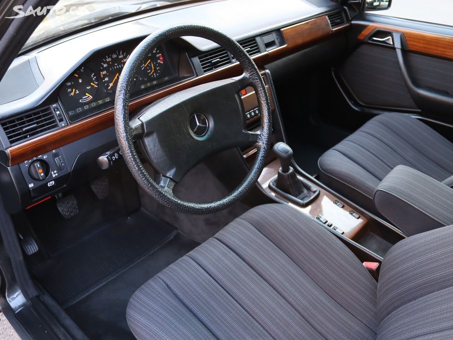 Mercedes-Benz 124 200E 90kW SEDAN 19 TIS KM!!! | Sauto.cz