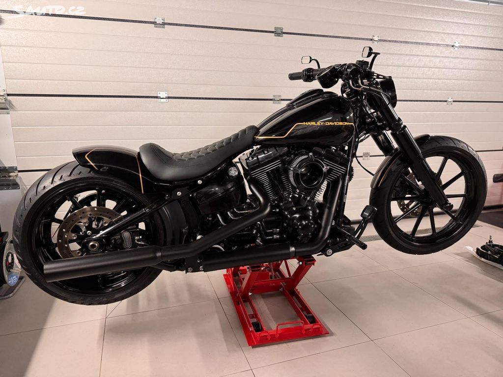Harley-Davidson Softail Breakout 103 Custom | Sauto.cz
