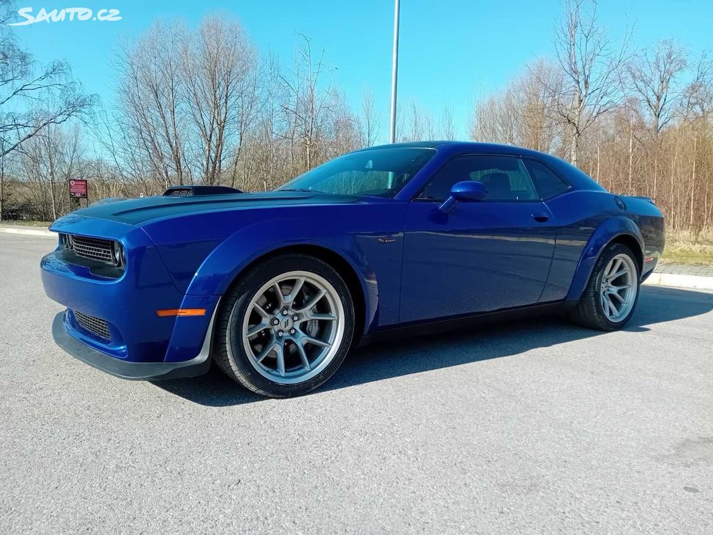 Dodge Challenger 50th Anniversary Edice Shaker | Sauto.cz