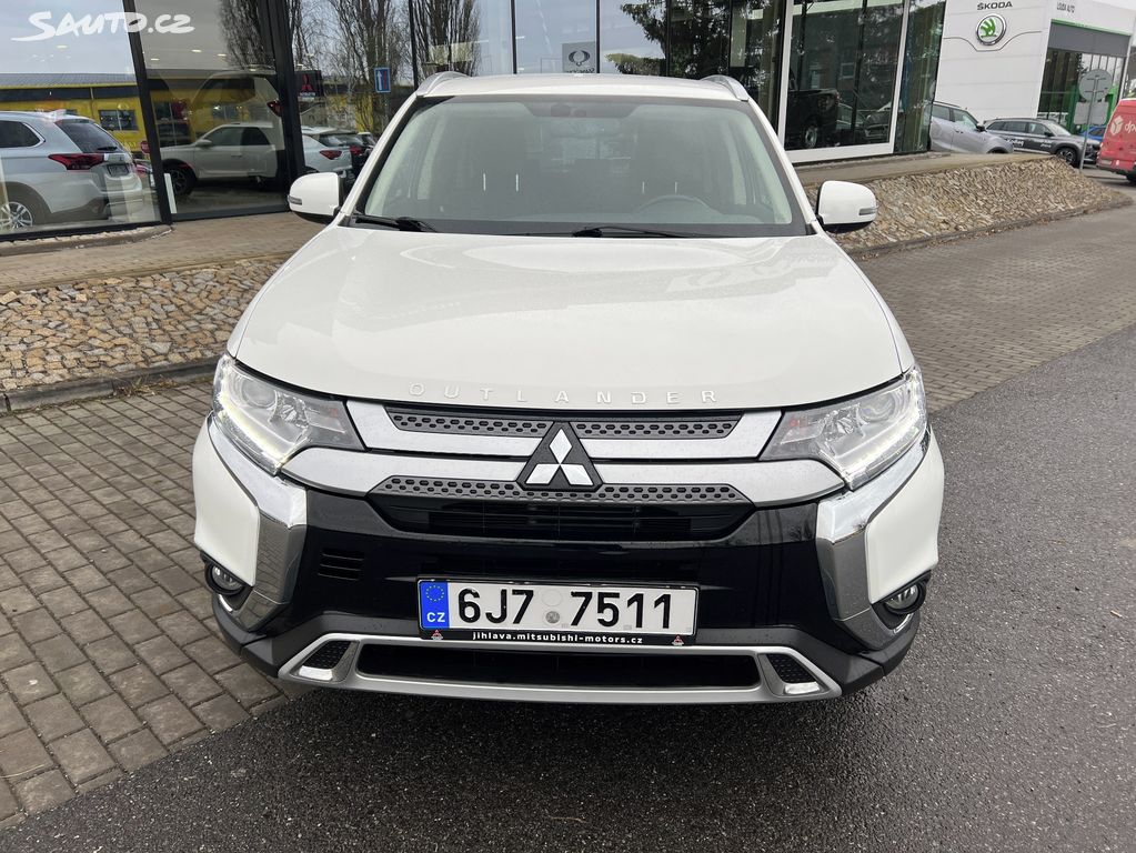 Mitsubishi Outlander 2.0 MIVEC CVT 2WD | Sauto.cz