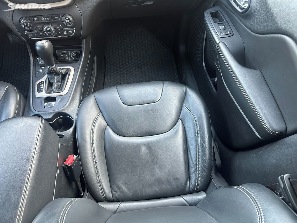 Jeep Cherokee 2.2 M-Jet,147 kW, Night Eagle | Sauto.cz