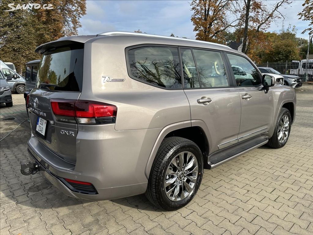 Toyota Land Cruiser LC 300 GX.R V6 3.3D 70 th | Sauto.cz