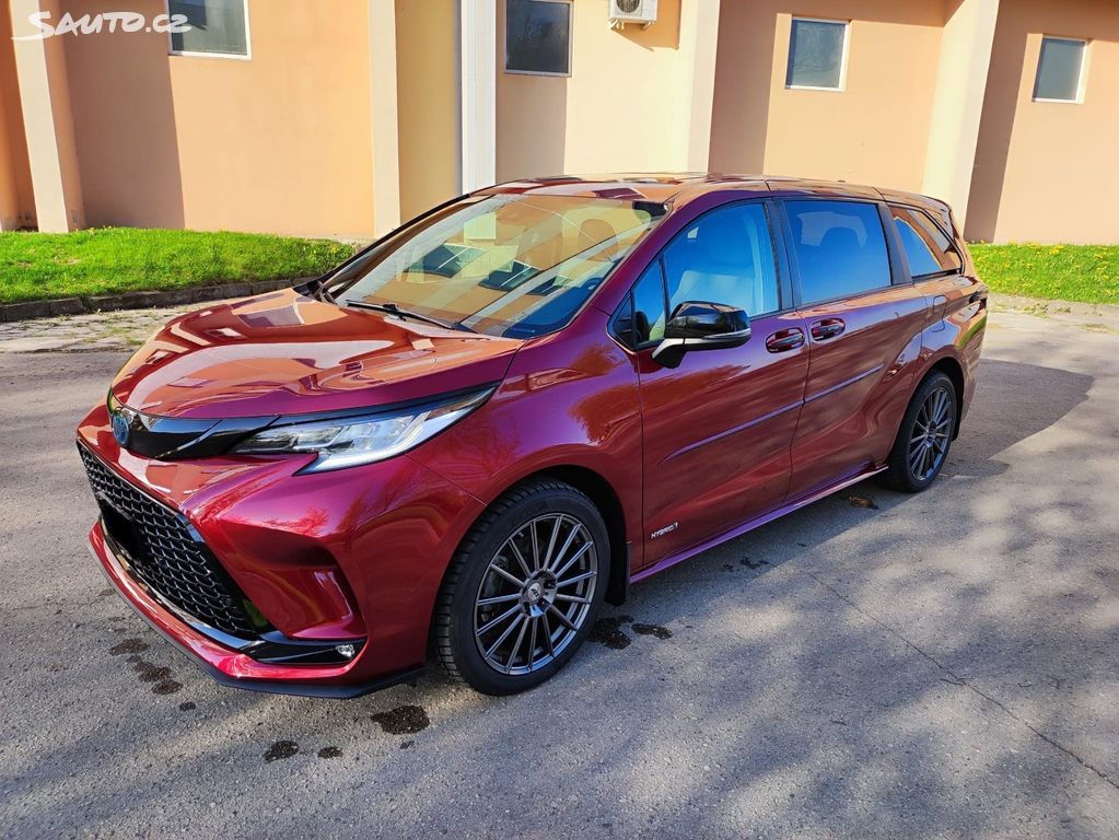 Toyota Sienna 2.5L Hybrid XLE Sport | Sauto.cz