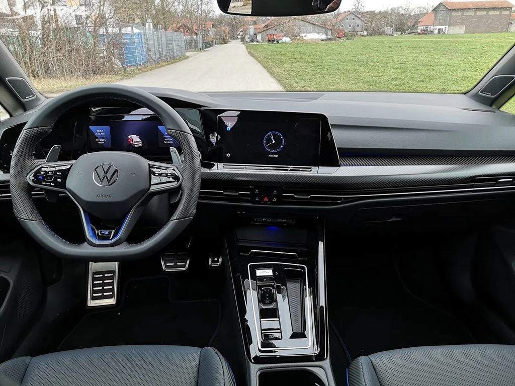 Volkswagen Golf 2.0 TSI R 20 Years 245 kW | Sauto.cz