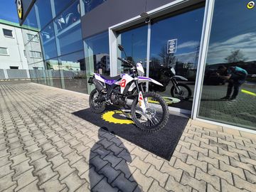 Motorky 125 Enduro bazar a prodej nových vozů | Sauto.cz