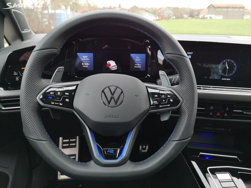 Volkswagen Golf 2.0 TSI R 20 Years 245 kW | Sauto.cz