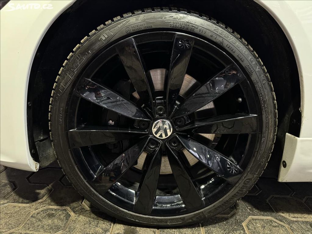 Volkswagen Scirocco R 2.0TSI 206kW DCC DYNAUDIO | Sauto.cz