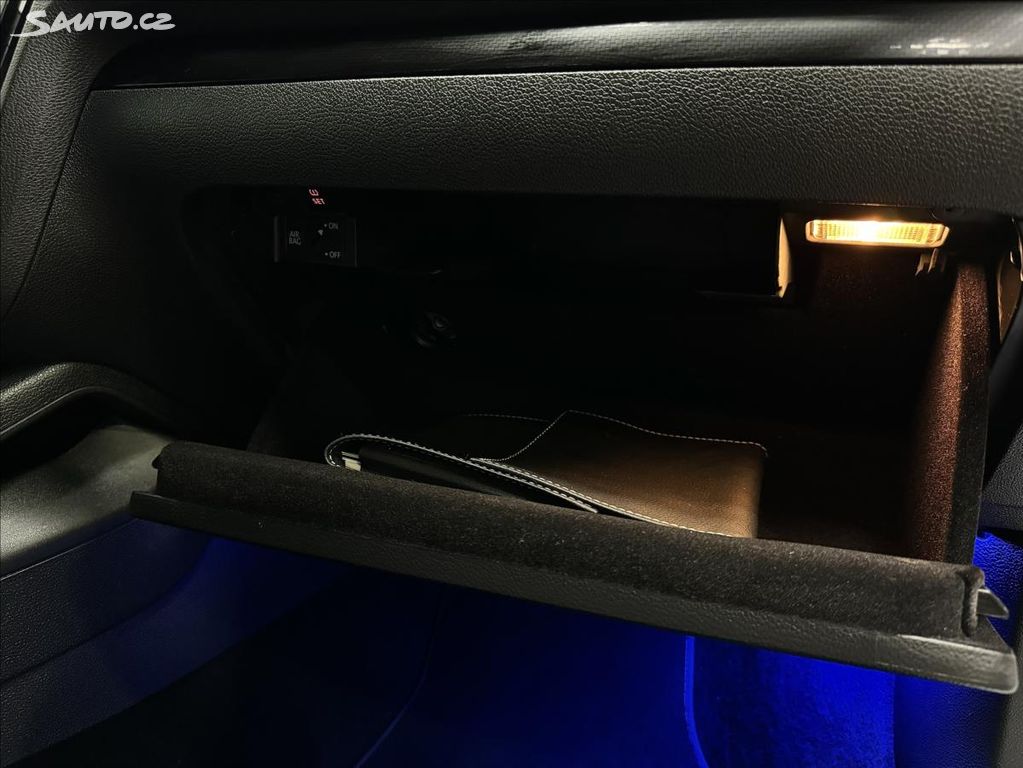Volkswagen Scirocco R 2.0TSI 206kW DCC DYNAUDIO | Sauto.cz