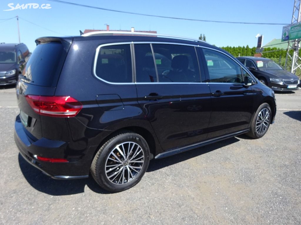 Volkswagen Touran R-Line 1,5TSI 110kW-7míst-2020 | Sauto.cz