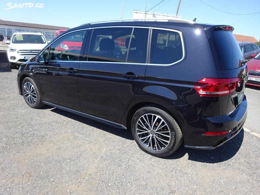 Volkswagen Touran R-Line 1,5TSI 110kW-7míst-2020 | Sauto.cz