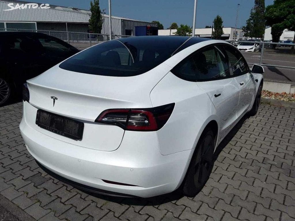 Tesla Model 3 LFP Refresh, Matrix, čerpadlo | Sauto.cz