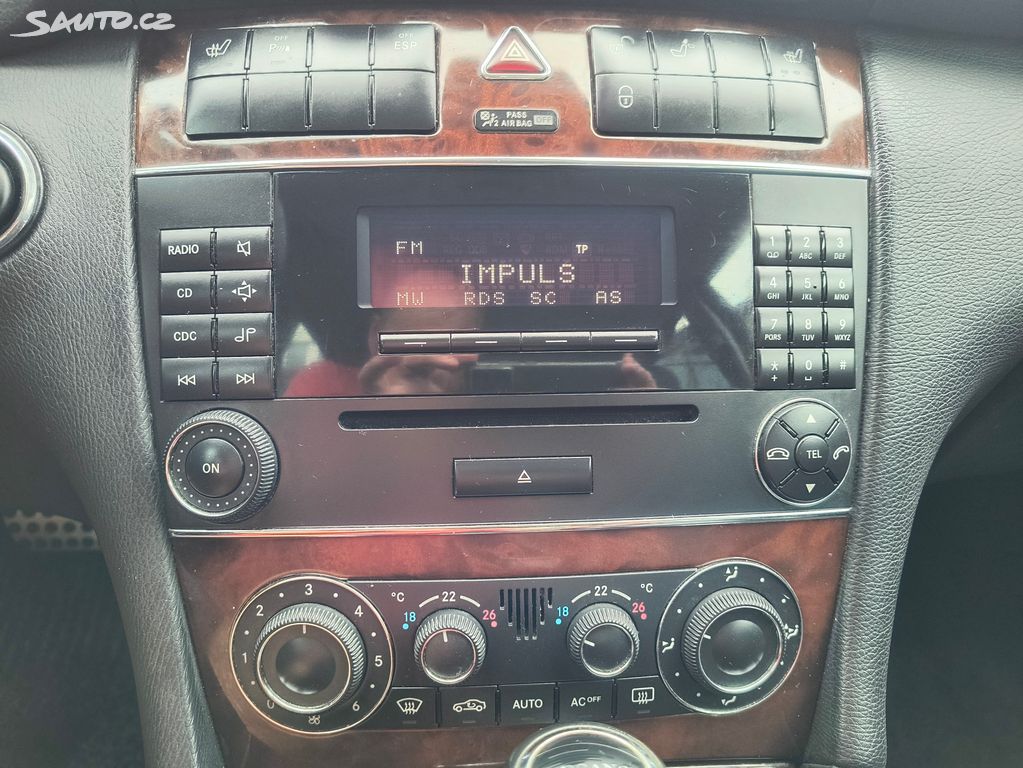 Mercedes-Benz Třídy C 180 K BI-XEN/KŮŽE/VYHŘ.SED/PDC | Sauto.cz