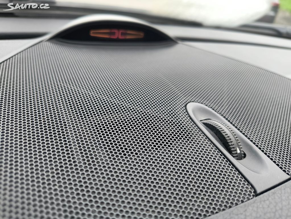 Mercedes-Benz Třídy C 180 K BI-XEN/KŮŽE/VYHŘ.SED/PDC | Sauto.cz