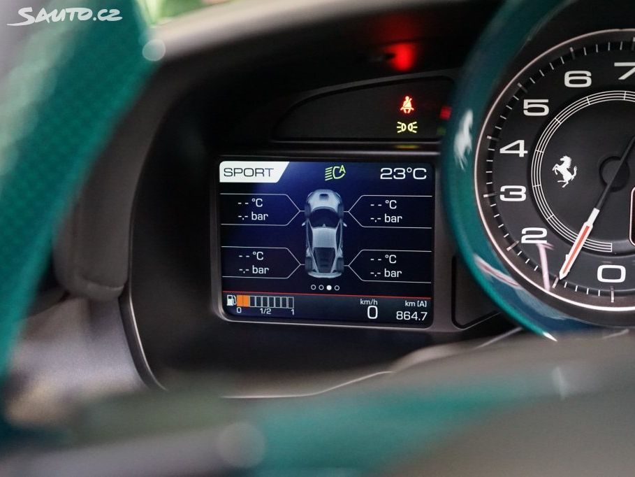 Ferrari F8 TRIBUTO*TAILOR MADE*360*CARBON | Sauto.cz