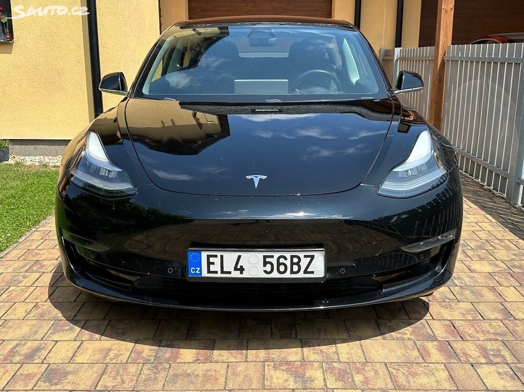 Tesla Model 3 Performance FSD, 0-100 za 3.4s | Sauto.cz