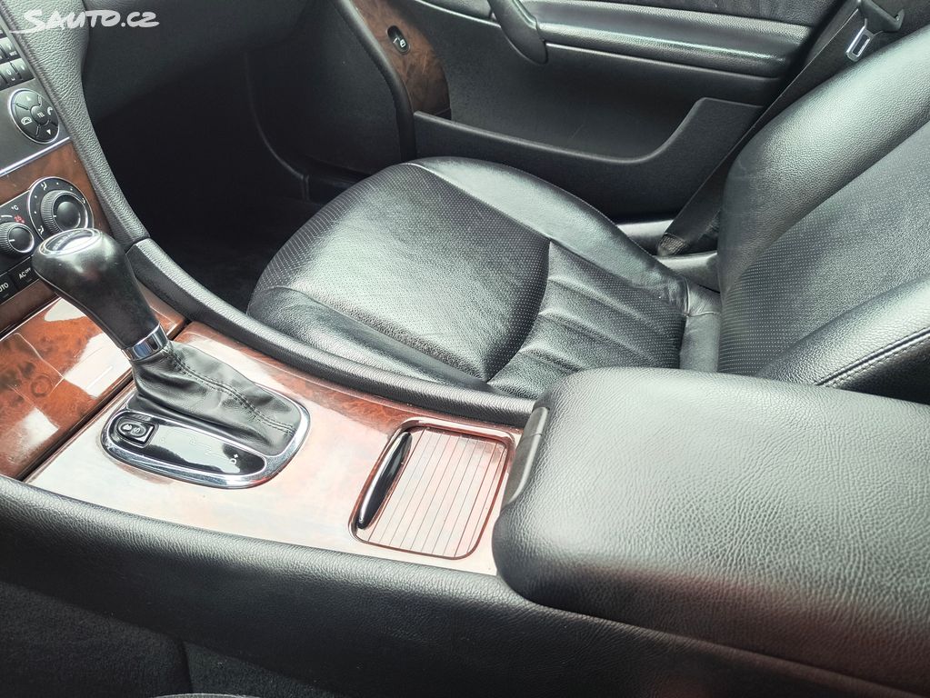 Mercedes-Benz Třídy C 180 K BI-XEN/KŮŽE/VYHŘ.SED/PDC | Sauto.cz