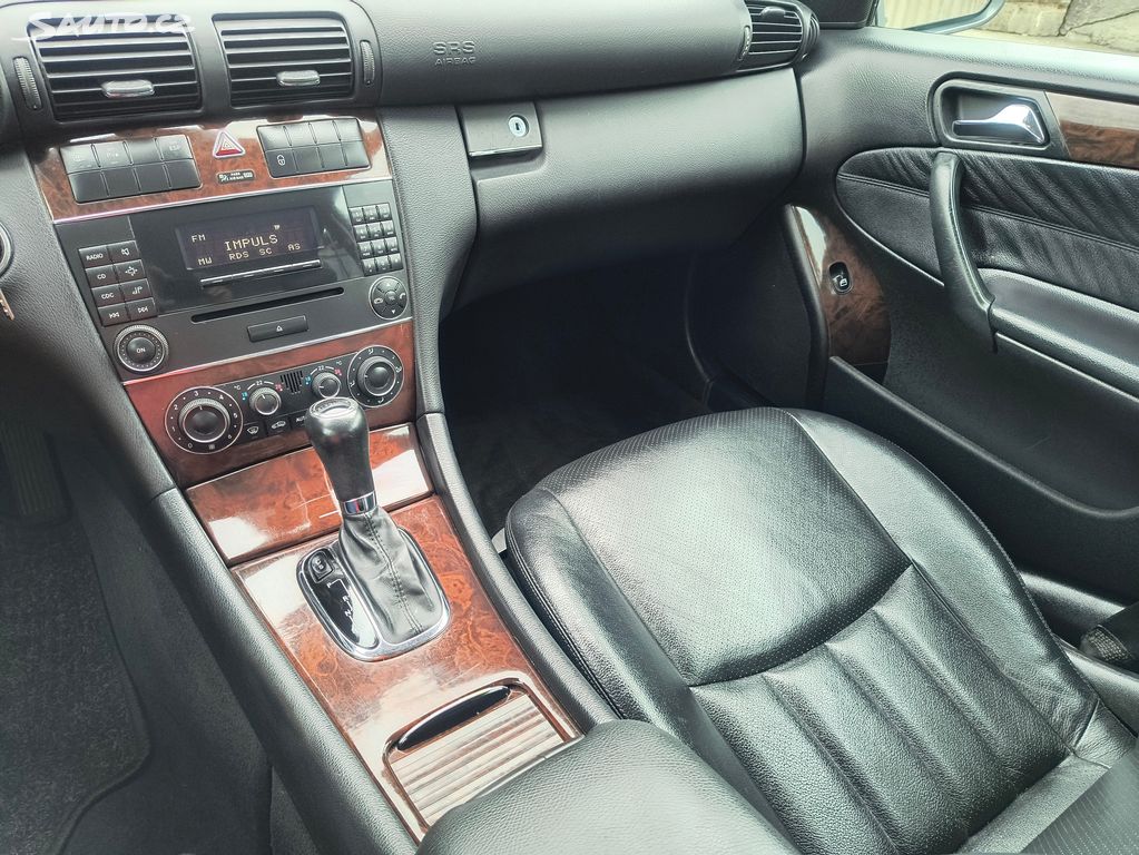 Mercedes-Benz Třídy C 180 K BI-XEN/KŮŽE/VYHŘ.SED/PDC | Sauto.cz