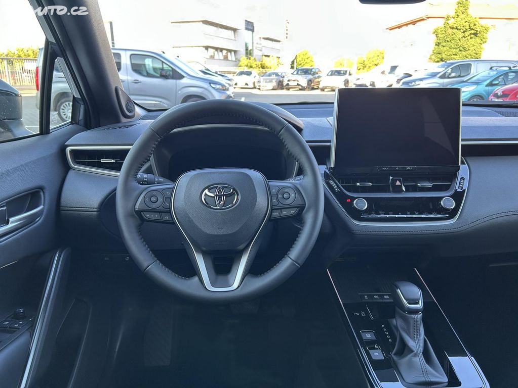 Operativní leasing Toyota Corolla Cross EXECUTIVE SKYVIEW 2.0 HEV e-CV ...