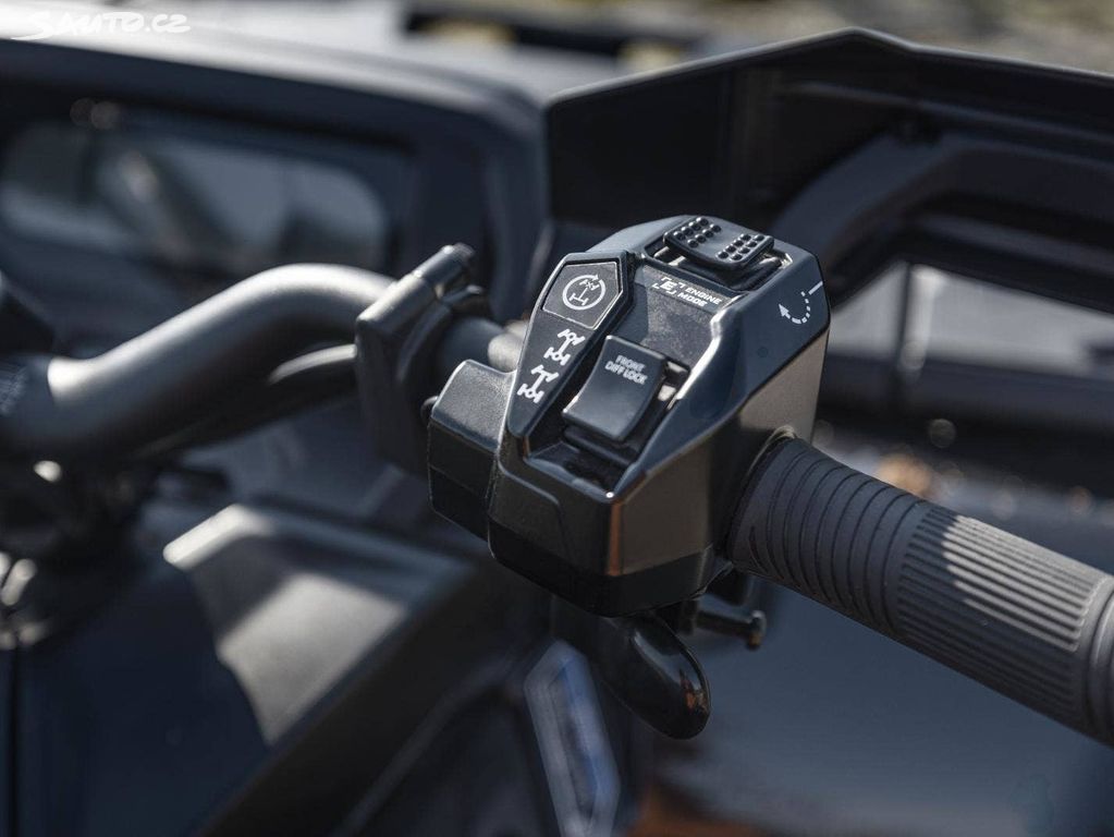 Can-Am Outlander MAX 6x6 1000R BACKCO | Sauto.cz