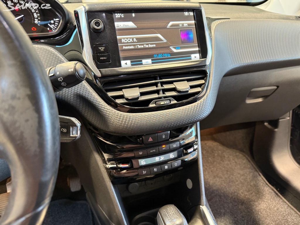 Peugeot 2008 1.2 PureTech Allure 150.633KM | Sauto.cz