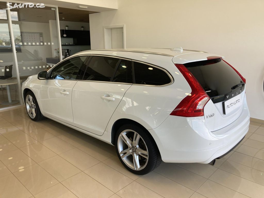Volvo V60 D3 FWD SUMMUM MANUÁL | Sauto.cz