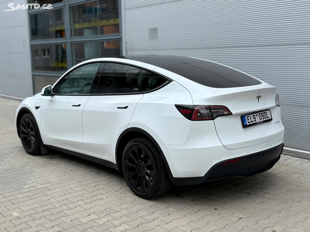 Tesla Model Y Long Range 4x4 záruka 2030 DPH | Sauto.cz