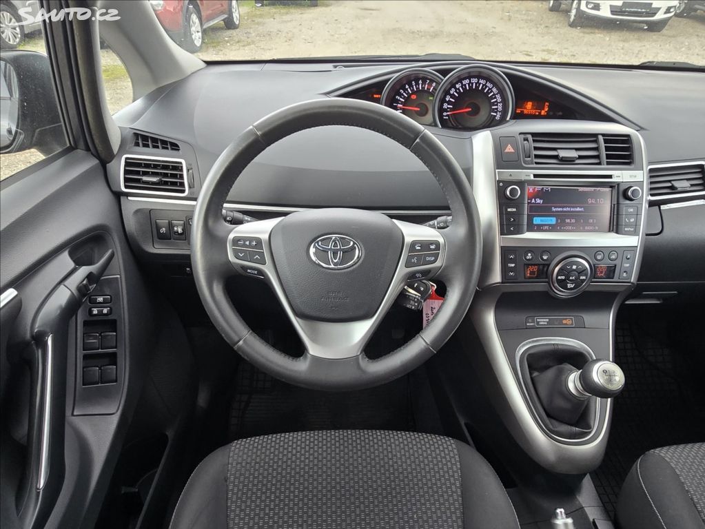 Toyota Verso 1,6 Valve Matic 7 míst ,1 maj. | Sauto.cz