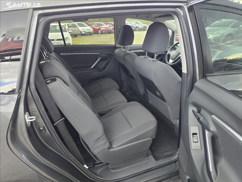 Toyota Verso 1,6 Valve Matic 7 míst ,1 maj. | Sauto.cz