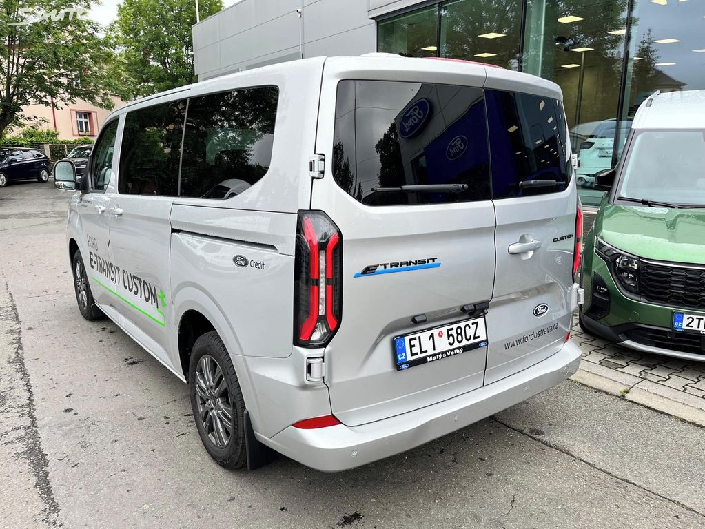 Ford Transit Custom Kombi,64 kWh elektro 218K,DEMO | Sauto.cz