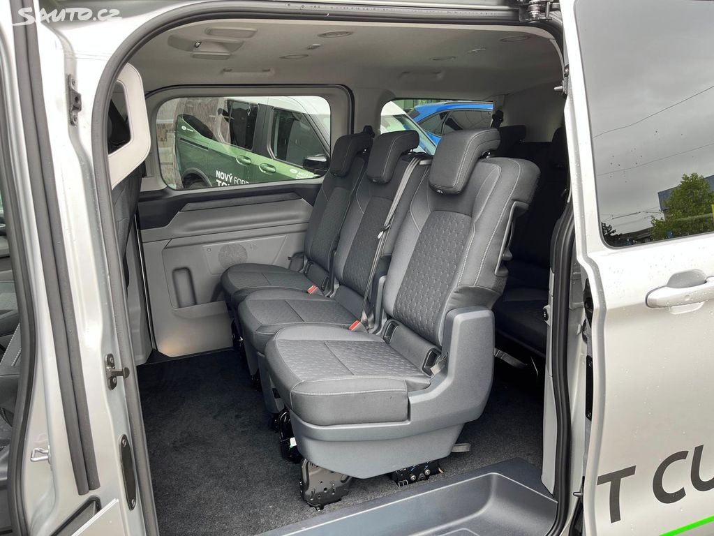 Ford Transit Custom Kombi,64 kWh elektro 218K,DEMO | Sauto.cz