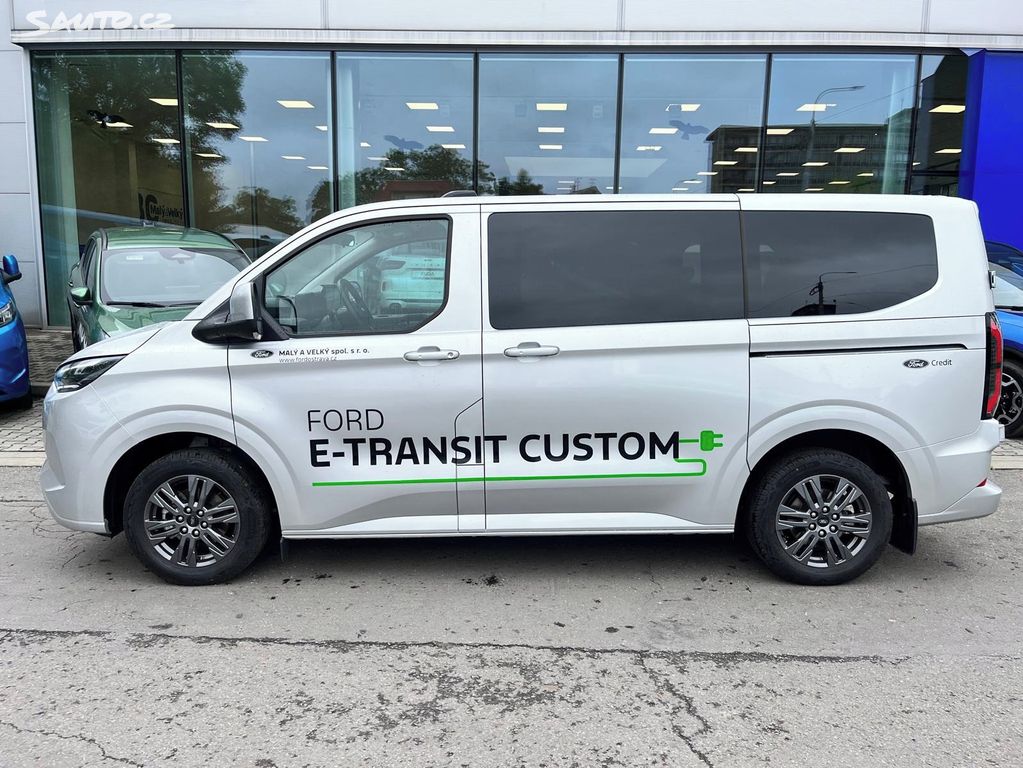 Ford Transit Custom Kombi,64 kWh elektro 218K,DEMO | Sauto.cz