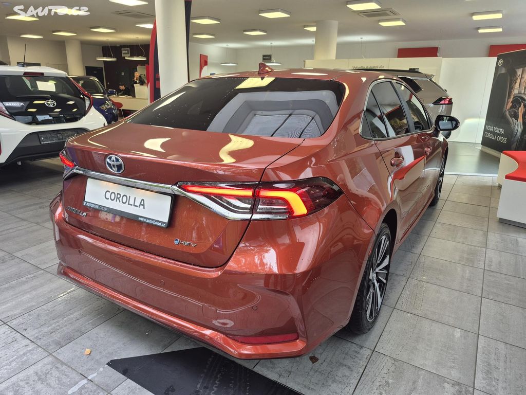 Toyota Corolla Style 1,8 Hybrid (140 k) | Sauto.cz
