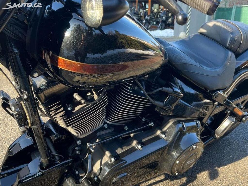 Harley-Davidson FXSE Pro Street Breakout Softail CVO | Sauto.cz