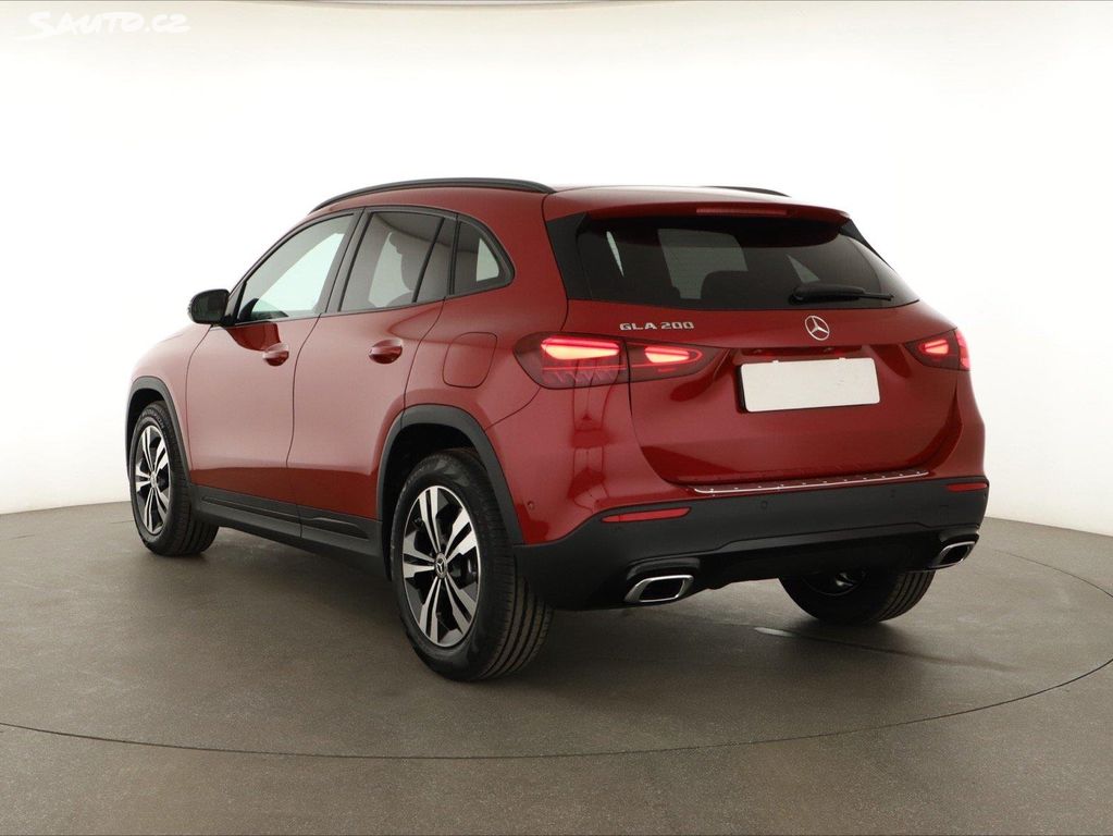 Mercedes-Benz GLA 200, Progressive | Sauto.cz