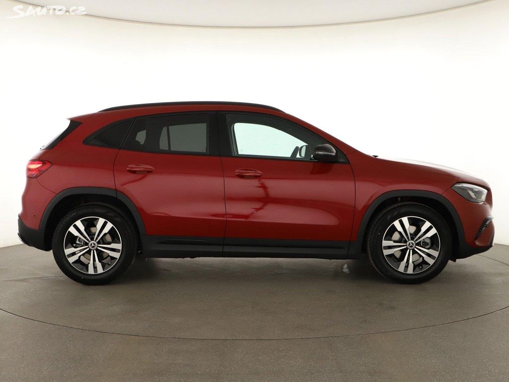 Mercedes-Benz GLA 200, Progressive | Sauto.cz