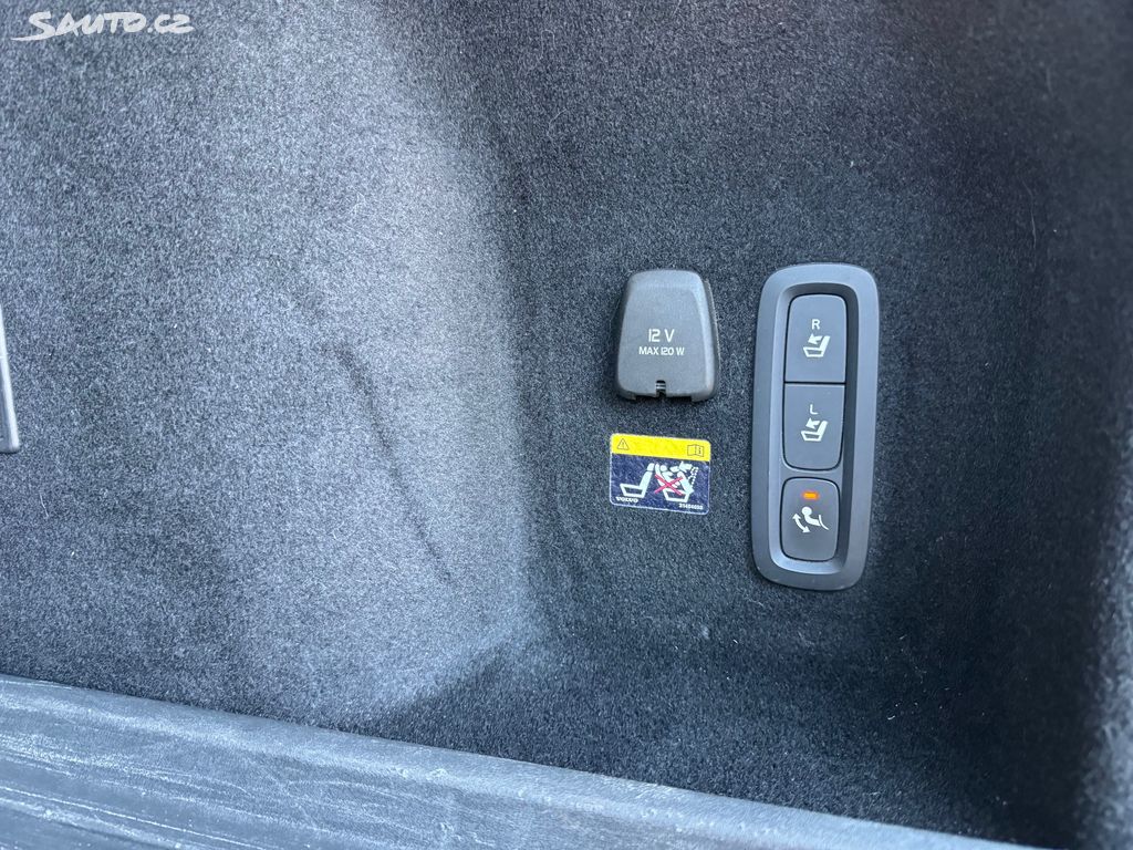 Volvo V60 Volvo V60 D4 AWD Momentum | Sauto.cz