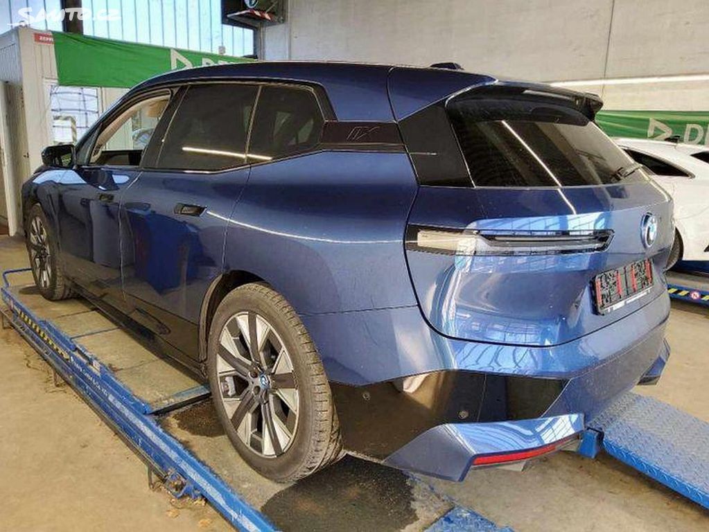 BMW iX xDrive 40 M-SPORT | Sauto.cz