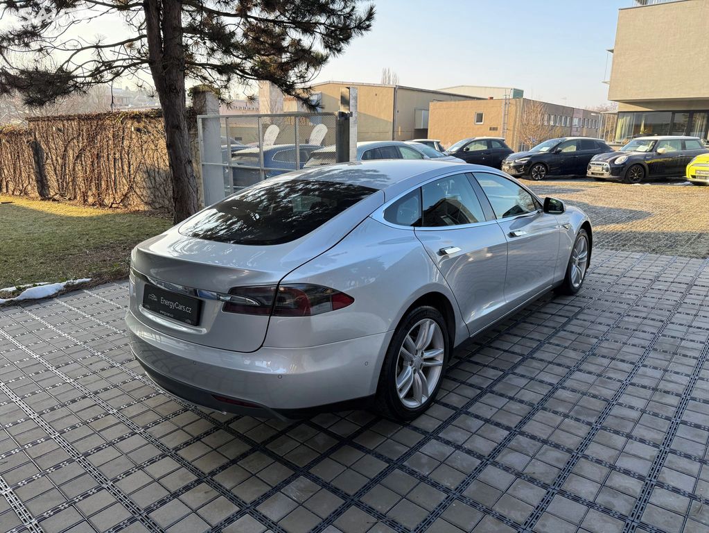 Tesla Model S S85 Autopilot | Sauto.cz