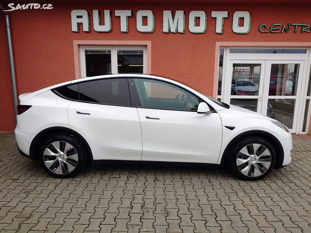 Tesla Model Y Long Range 378 kW SOH 92% FSD | Sauto.cz