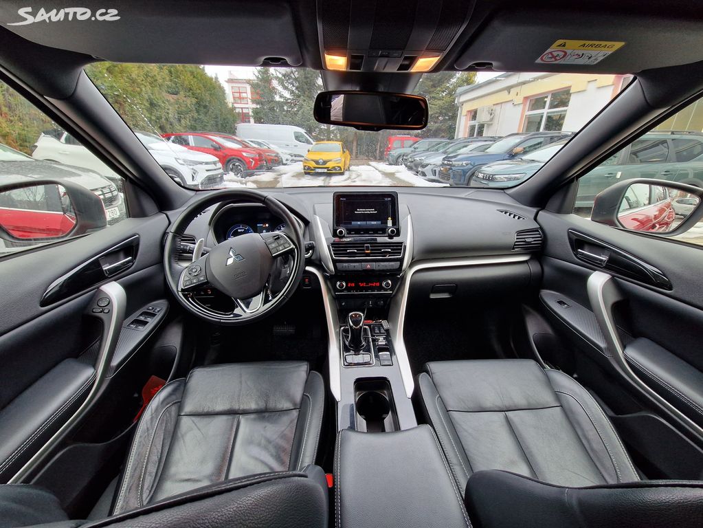 Mitsubishi Eclipse Cross INSTYLE+ 2.4 MIVEC PHEV 4WD | Sauto.cz