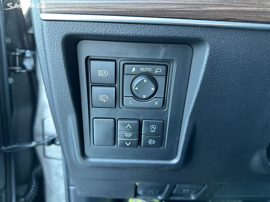 Toyota Land Cruiser 2.8D4-D 150kW, 7mist | Sauto.cz