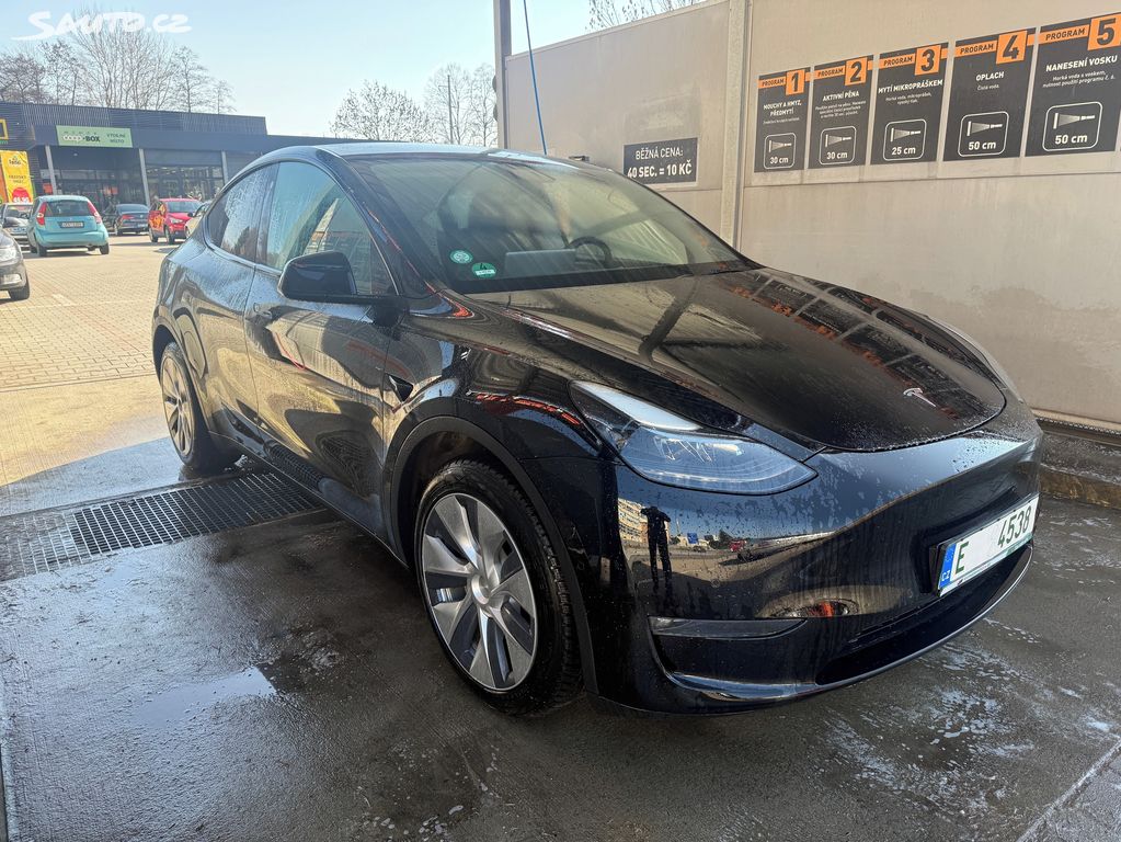 Tesla Model Y LR/4x4, SoH 87 %, tažné, DPH | Sauto.cz